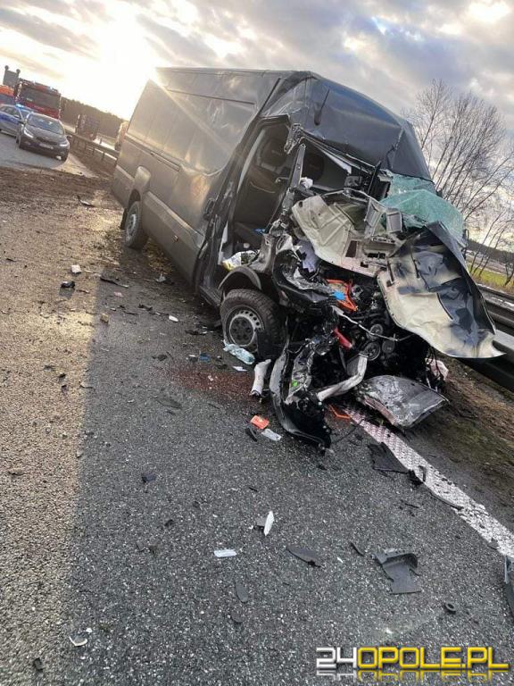 Wypadek na autostradzie A4. Bus najechał na ciężarówkę - 24opole.pl