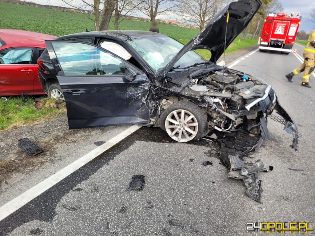 Zderzenie pojazdów na ul. Podlesie w Opolu. Utrudnienia w ruchu - Wiadomości