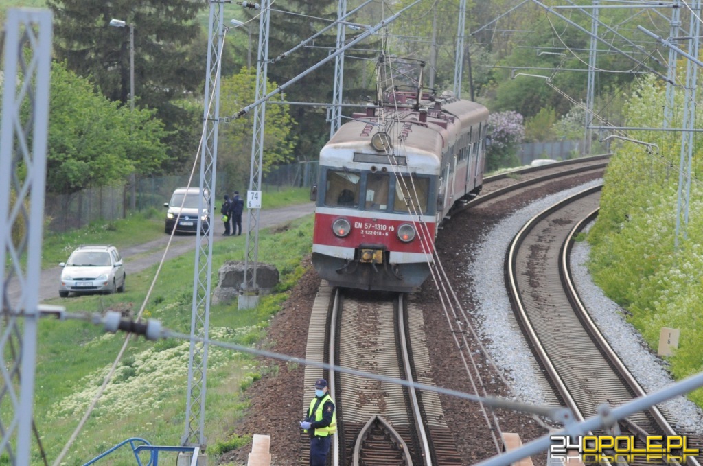 Tragiczny wypadek na torach w Przeczy. Nie żyje 21-letnia kobieta - Wiadomości